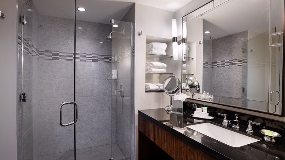 Hotel Rooms in Wichita, KS | Ambassador Hotel Wichita