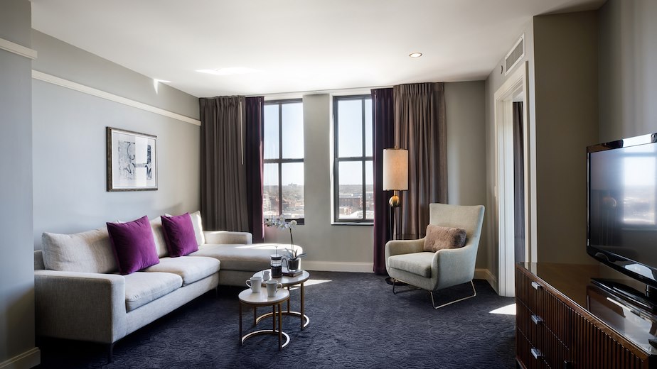 Hotel Rooms in Wichita, KS | Ambassador Hotel Wichita